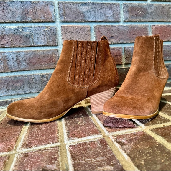 Garnet Hill | Shoes | Garnet Hill Brown Suede Ankle Boots Made In Italy ...